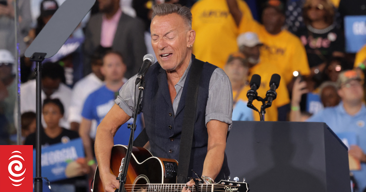 Bruce Springsteen performs at Kamala Harris rally, calls Donald Trump ...