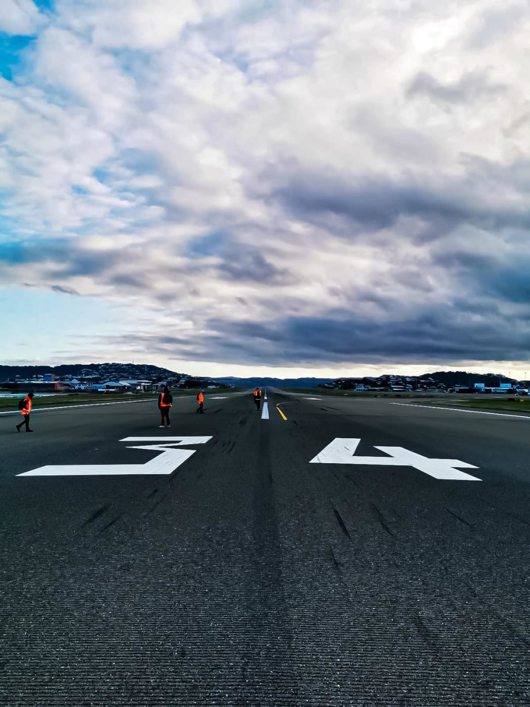 Wellington Airport brings forward runway resurfacing work | RNZ News