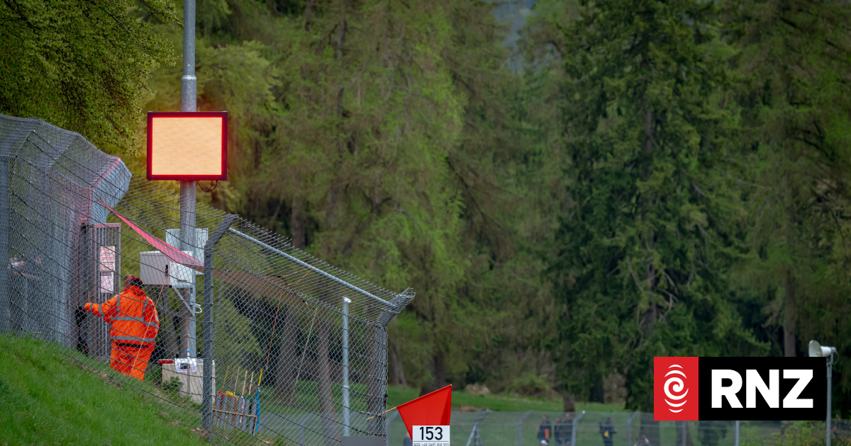 One driver dead, six injured in Nurburgring race crash | RNZ News