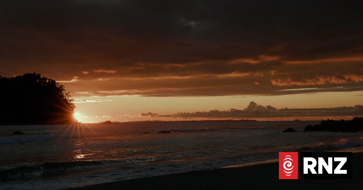 Man dies after being found unresponsive in the water at Mount Maunganui ...