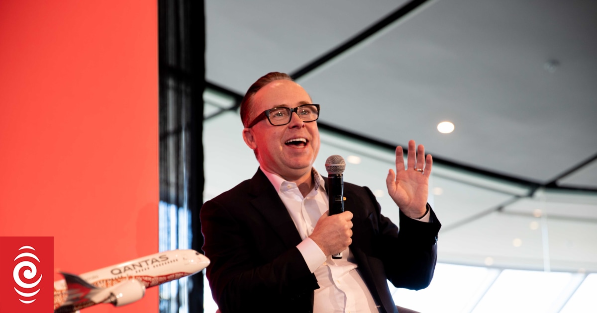 Australia: More turbulence for Qantas, second referendum proposed for ...
