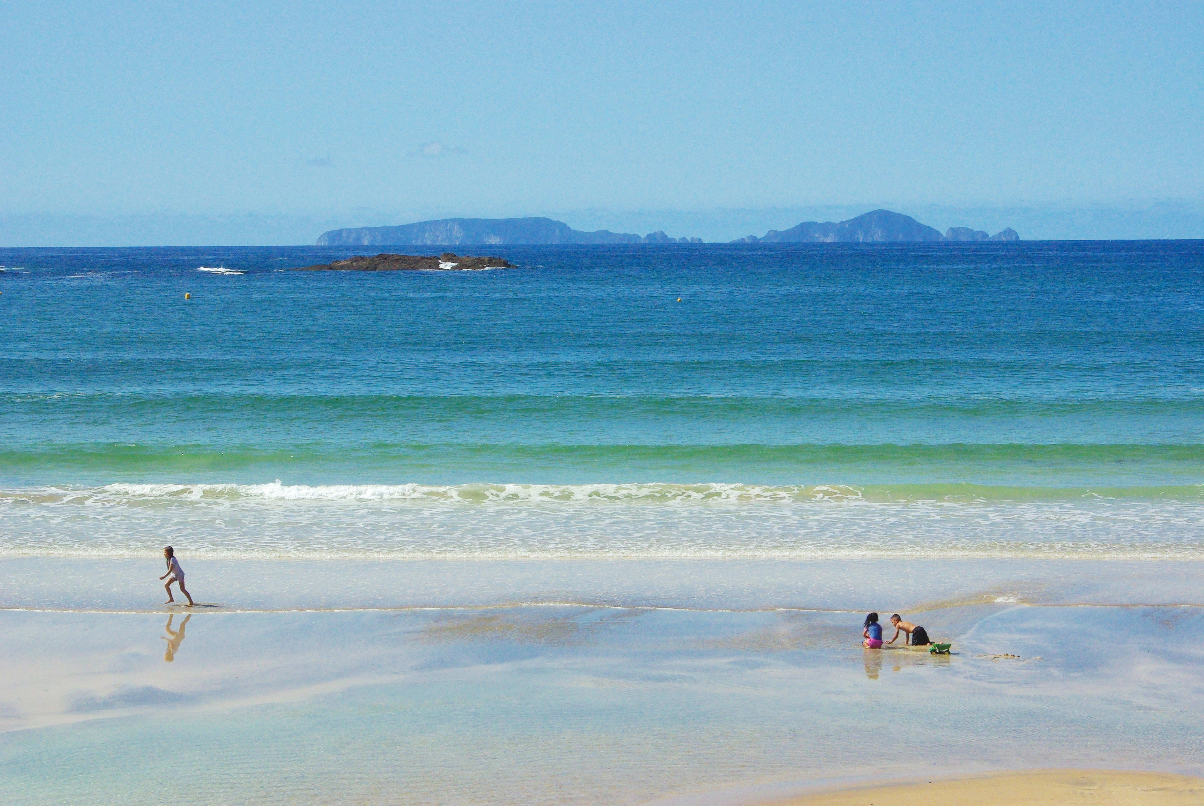 Beach nostalgia | A Gallery from Nine To Noon | RNZ National