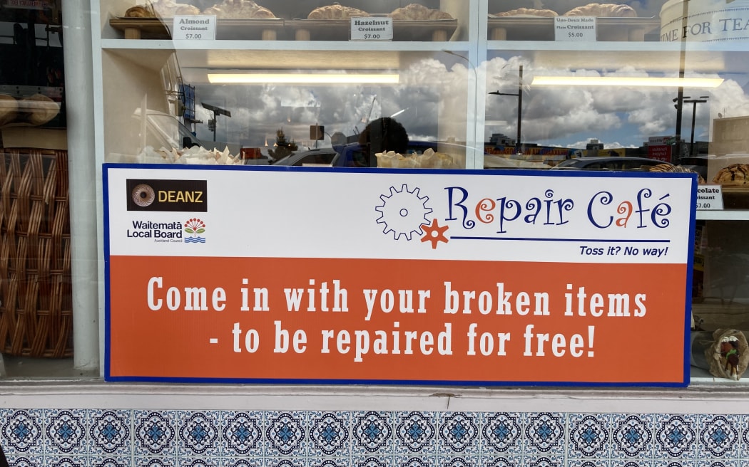 Repair Cafe volunteer says 'bring in your stuff and give it a second ...
