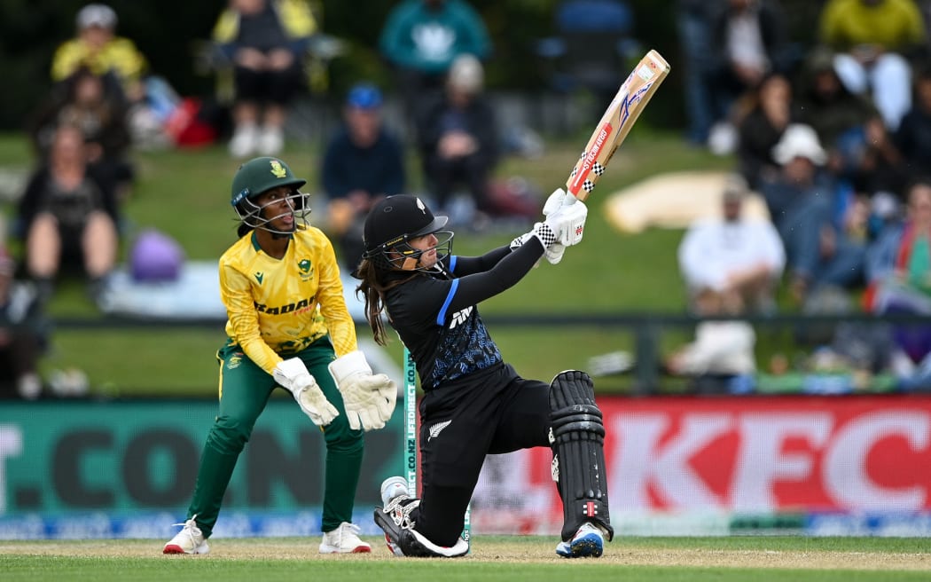 White Ferns win T20 dead rubber against South Africa | RNZ News