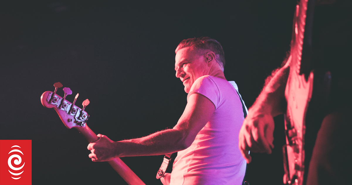 Review: Bryan Adams' Christchurch gig makes us so happy it hurts | RNZ News
