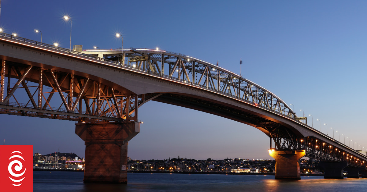 Auckland Harbour Bridge wobble: Low-cost fix presented to transport ...