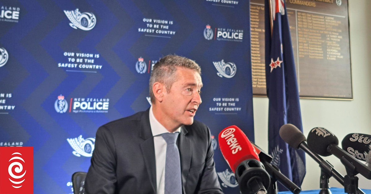 Watch: Police talk to media about new Tom Phillips arrest warrant | RNZ ...