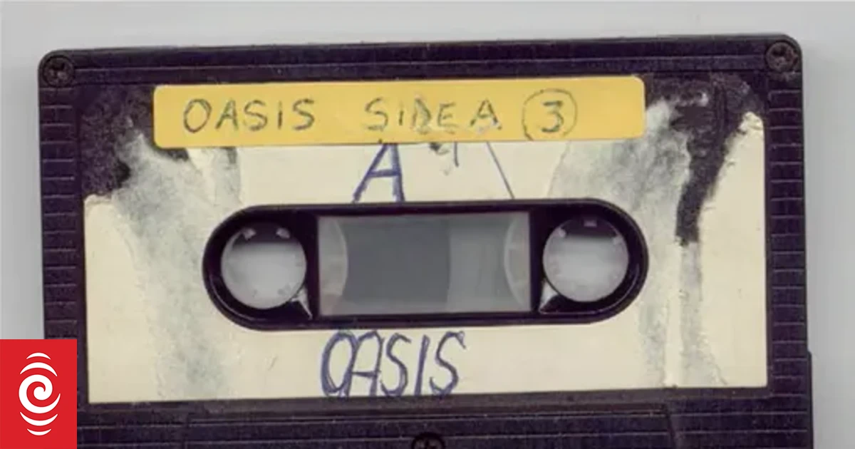 Chris Sharratt: The man who wrote Oasis first review | RNZ