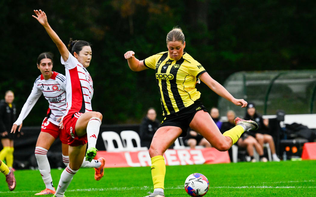 Football: Wellington Phoenix stunned by lowly Western Sydney | RNZ News