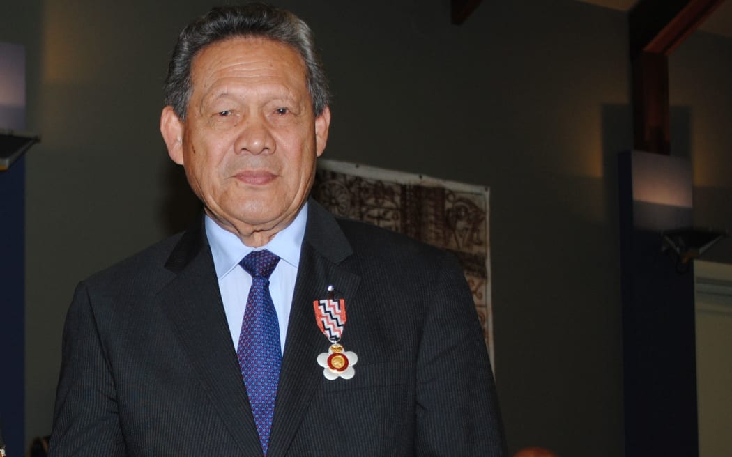 Former Cook Islands PM hailed as a hero at state memorial | RNZ News