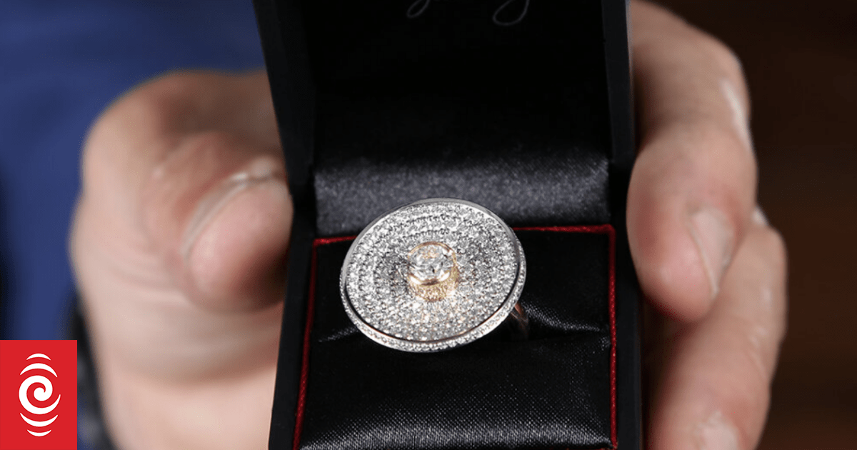 Expert Feature: Jewellery | RNZ