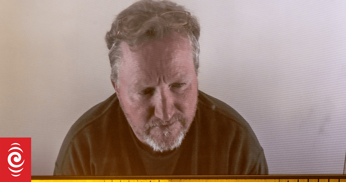 Man accused of approaching Christchurch schoolgirls to remain behind bars | RNZ News