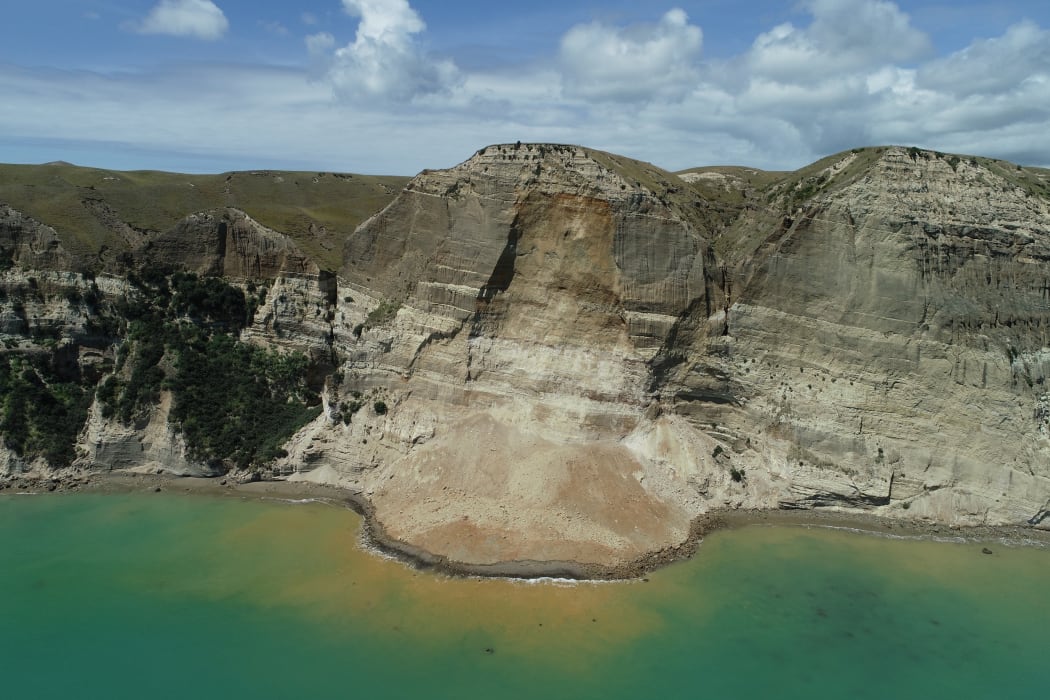 Cape Kidnappers opens without final risk assessment | RNZ News