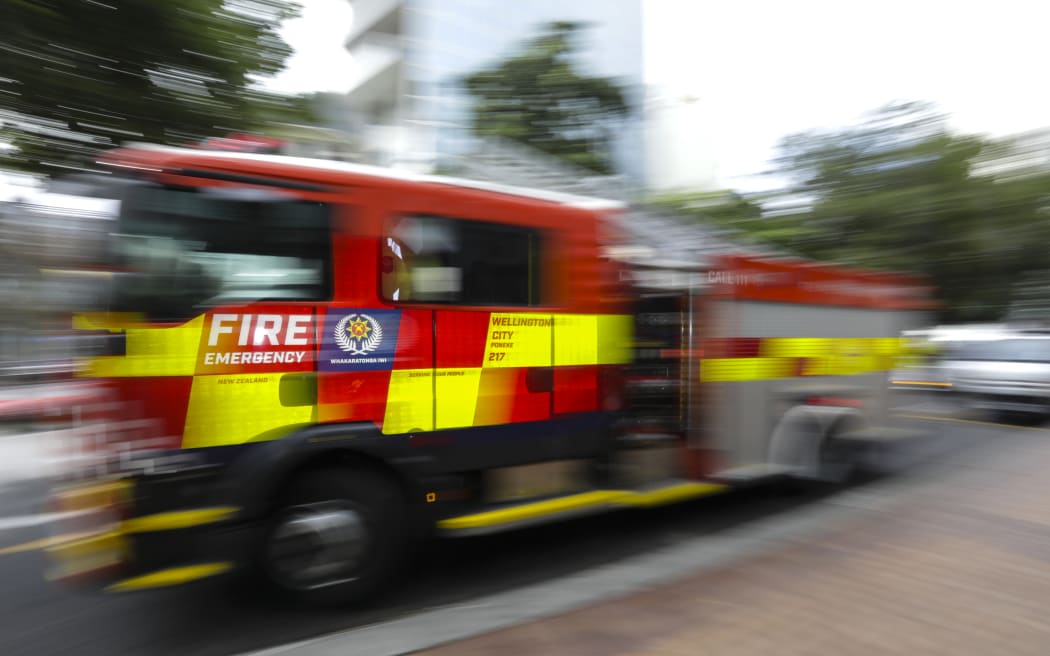 Firefighters battle blaze at Glendene commercial building | RNZ News