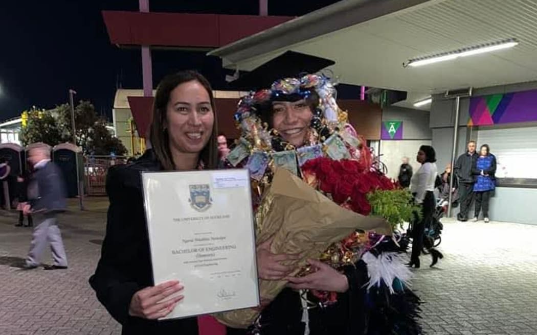 Māori sisters lead engineering project to protect mana of pou | RNZ News