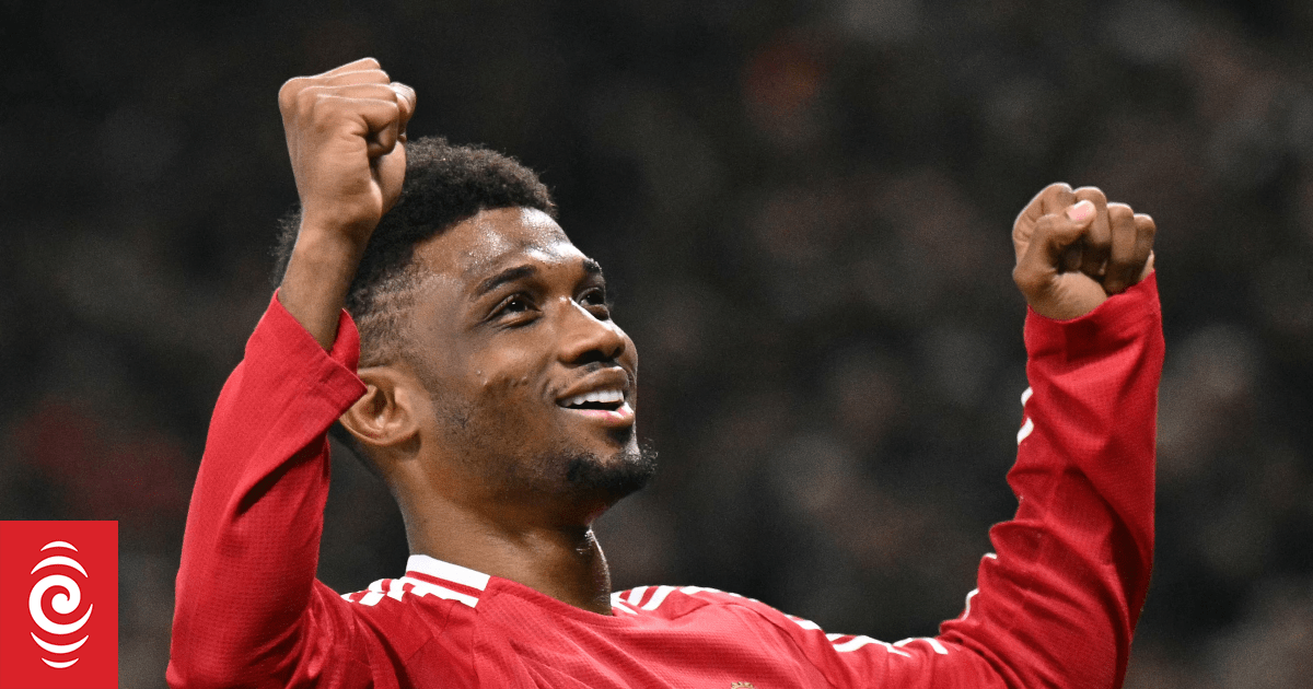 Diallo snatches derby win for Manchester United at Manchester City ...