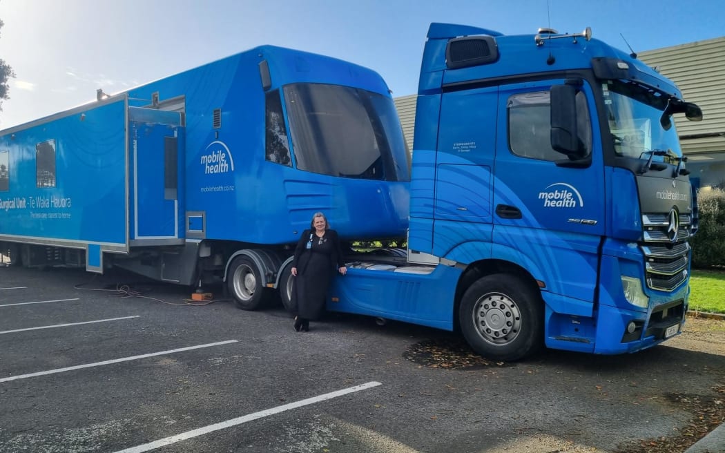 Mobile surgical unit in Taranaki treats 2000th patient | RNZ News