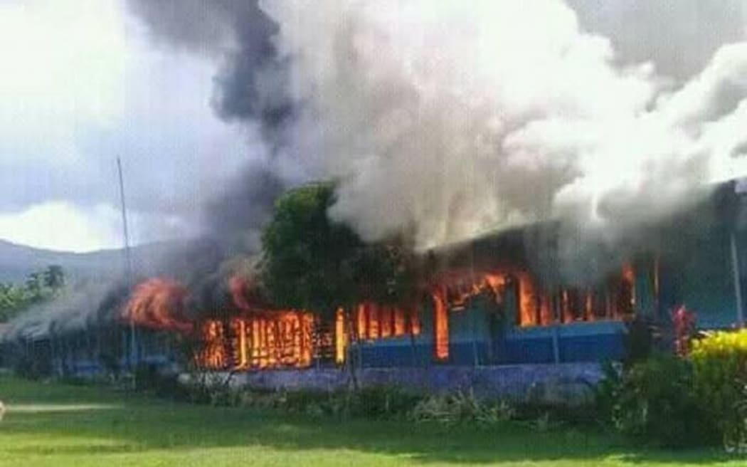 Fire destroys school in Samoa | RNZ News