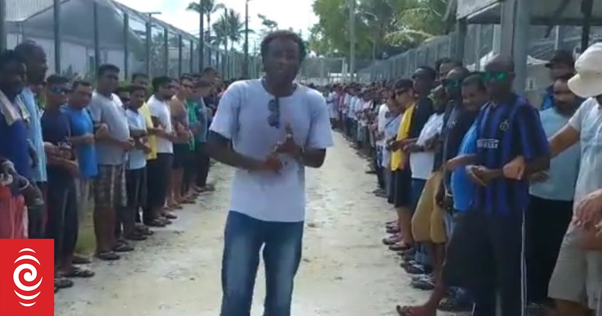 Manus Island refugees ration food, drinking water | RNZ News