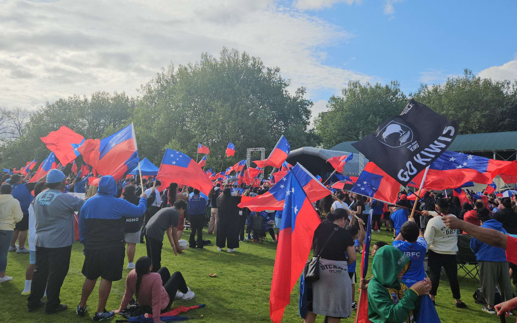 Toa Samoa players, fans bring the heat ahead of clash against Kiwis ...