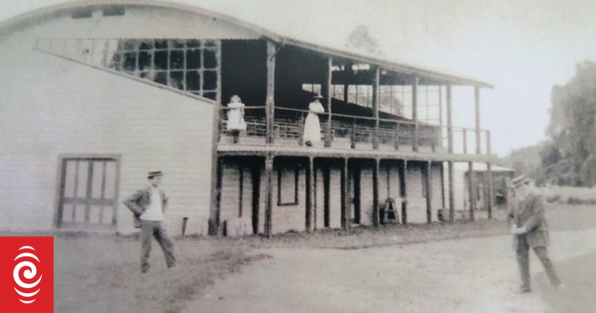 Golden Bay Grandstand being restored to its former glory | RNZ