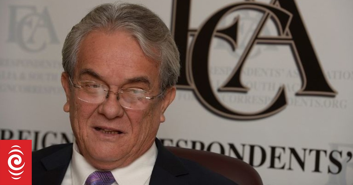 Greenpeace joins throngs honouring Tony de Brum | RNZ News