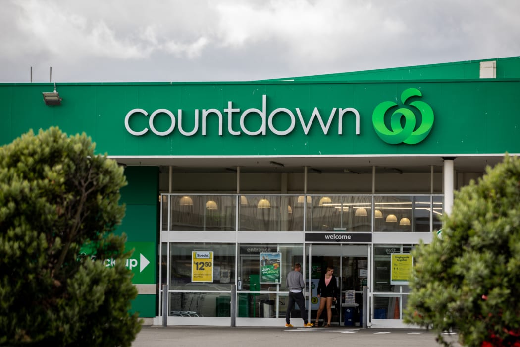 Staff facing more abuse from customers than ever - Countdown | RNZ News