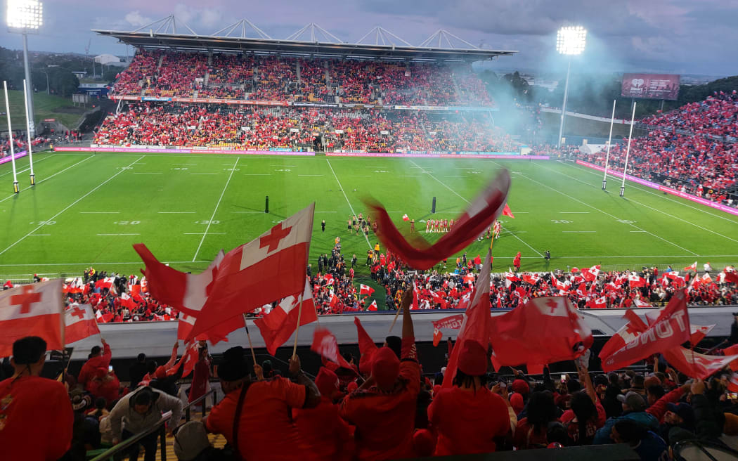 In photos: Mate Ma'a Tonga fans show their spirit | RNZ News