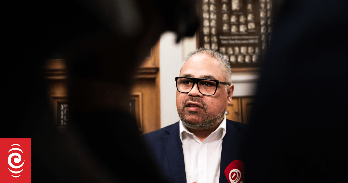 Peeni Henare 'mistaken', Labour won't repeal gang patch ban | RNZ News