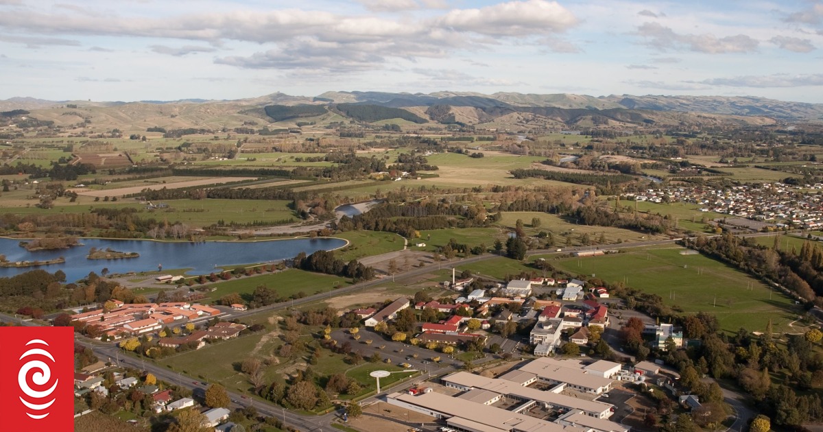 Masterton Mayor wants unmasked not served in shops | RNZ