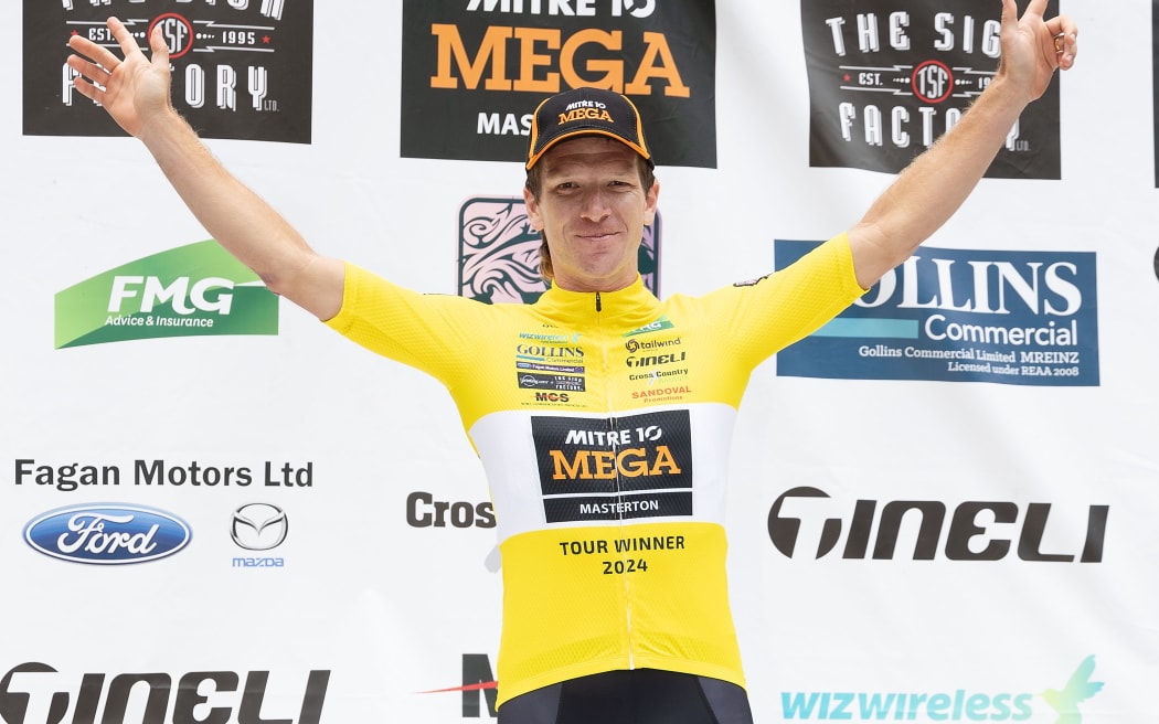 Aaron Gate secures second New Zealand Cycle Classic title | RNZ News