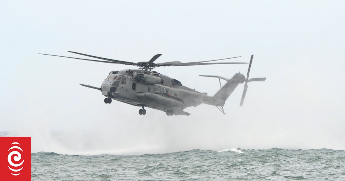 A dozen US marines missing at sea | RNZ News