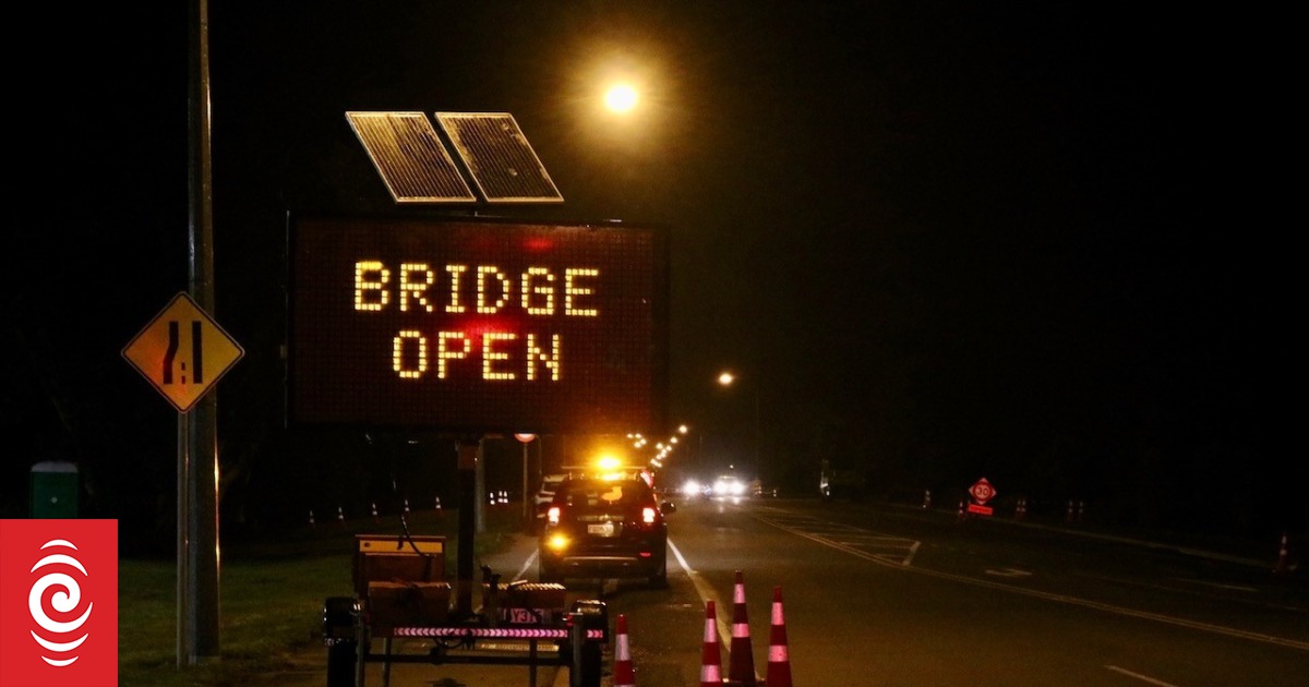 Canterbury flooding: Report from Ashburton bridge | RNZ