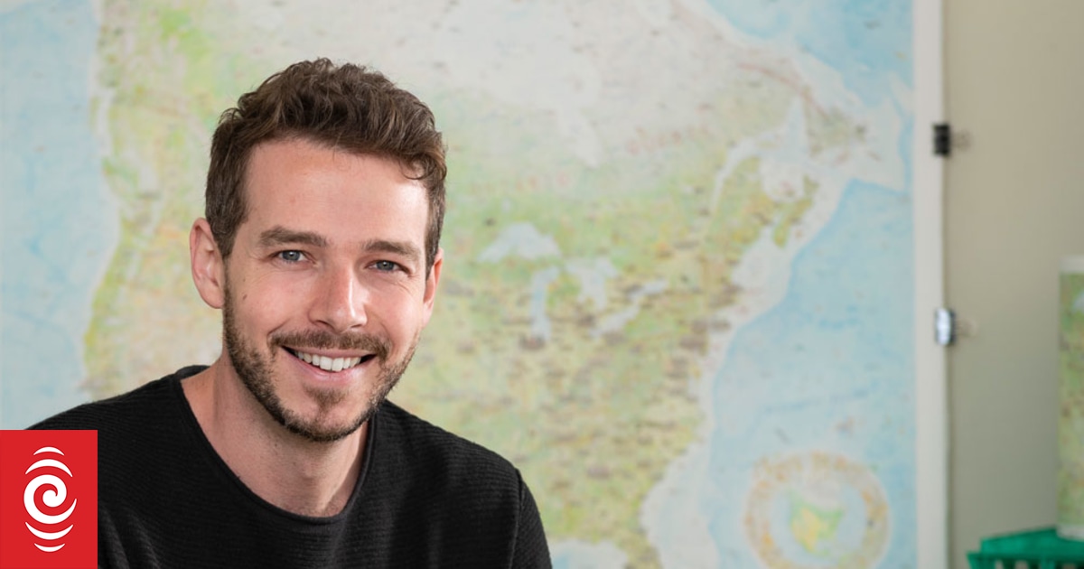 Anton Thomas: Hand drawn map maker | RNZ