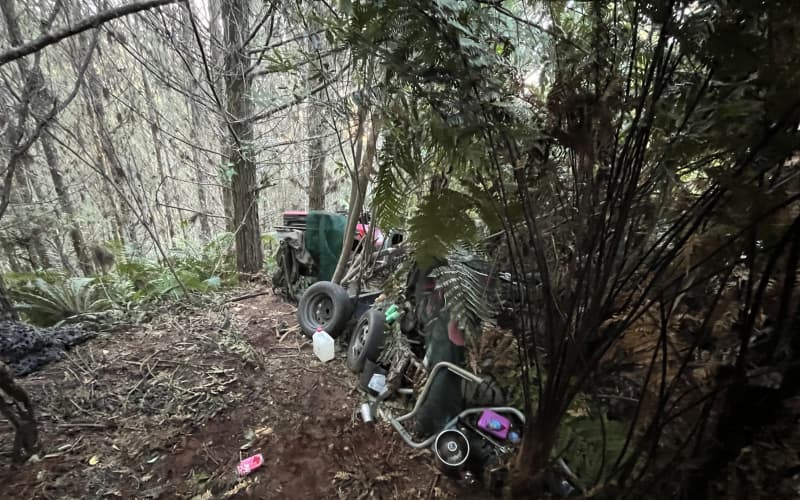 Police hunt Tom Phillips accomplices after 'stockpile of firearms ...