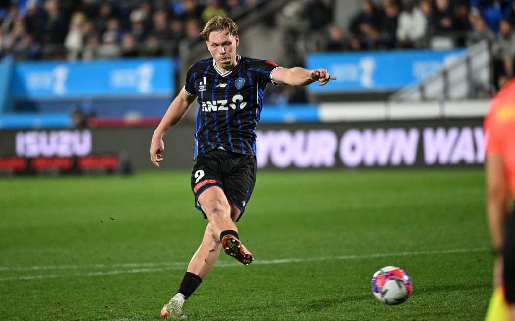 Phoenix and Auckland FC players pick up A-League awards | RNZ News