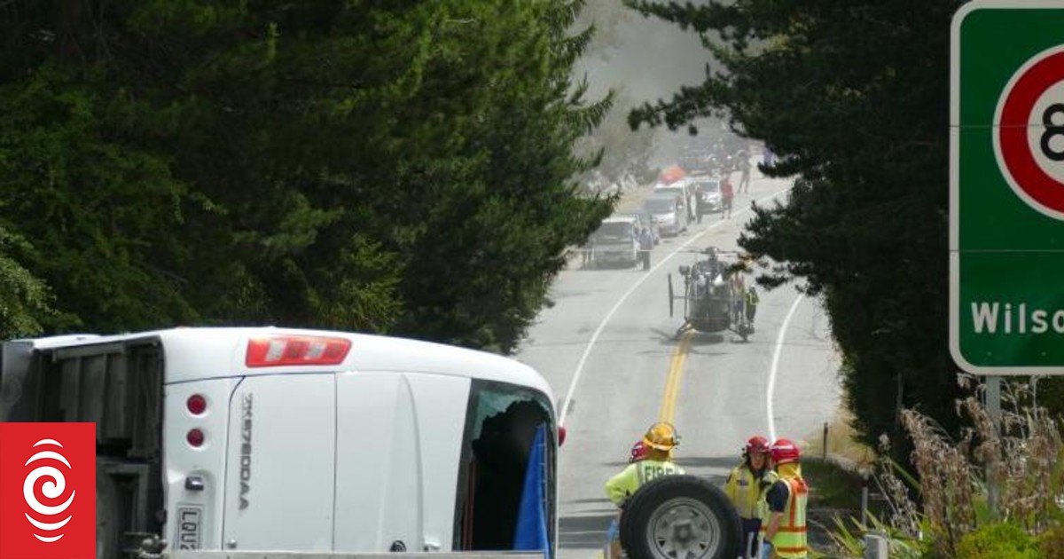 Two still in hospital after bus crash near Queenstown | RNZ News