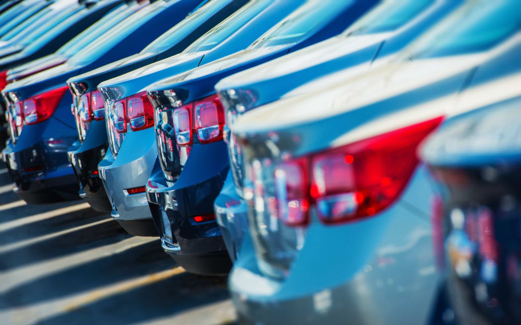 'El Cheapo Cars' found in breach of lending regulations | RNZ News