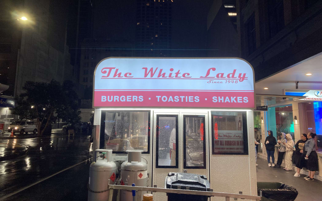 Dreaming of burgers: Auckland's favourite late-night food trailer turns ...