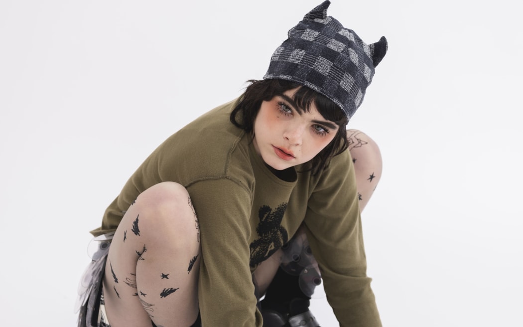 NZ singer Benee is soaking it up in LA | RNZ News