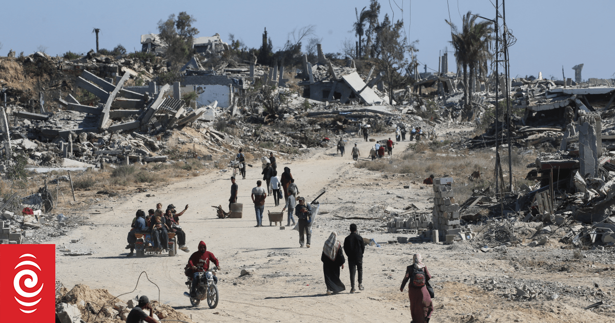 Gaza ceasefire outlook darkens as Israel delays aid and Hamas tightens ...