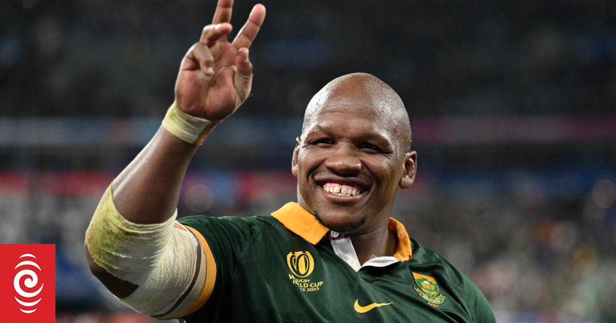 Springboks shut down questions about Mbonambi | RNZ News