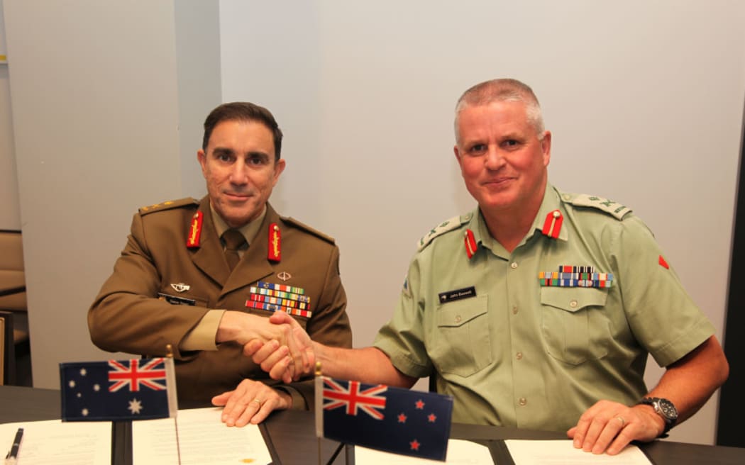 Australia, New Zealand sign army cooperation deal | RNZ News
