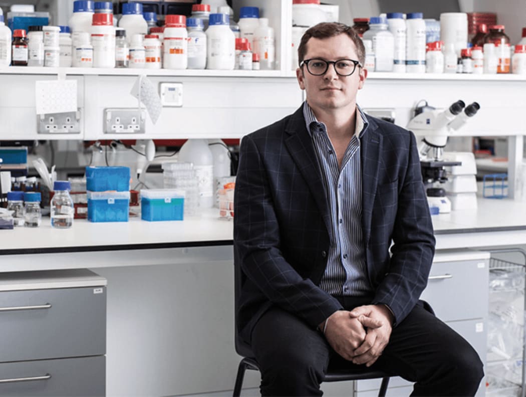 Dr Jonathan Cox – Manuka honey | RNZ