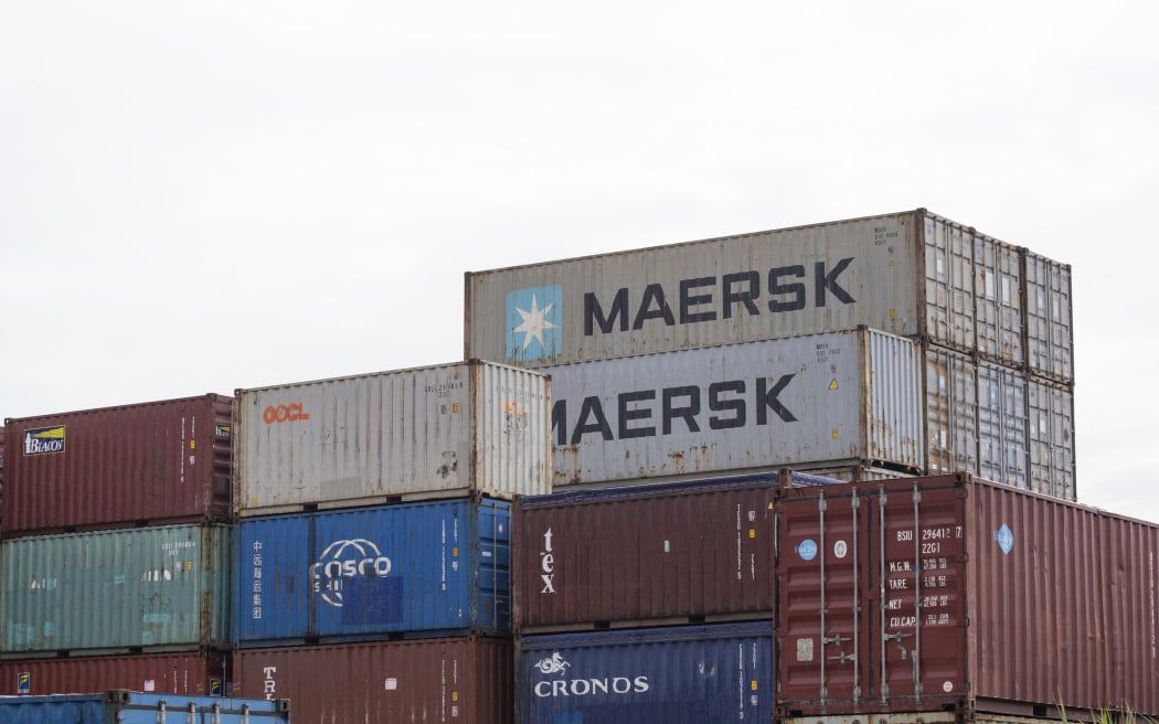 US-owned ship hit by missile off Yemen as more tankers steer clear ...