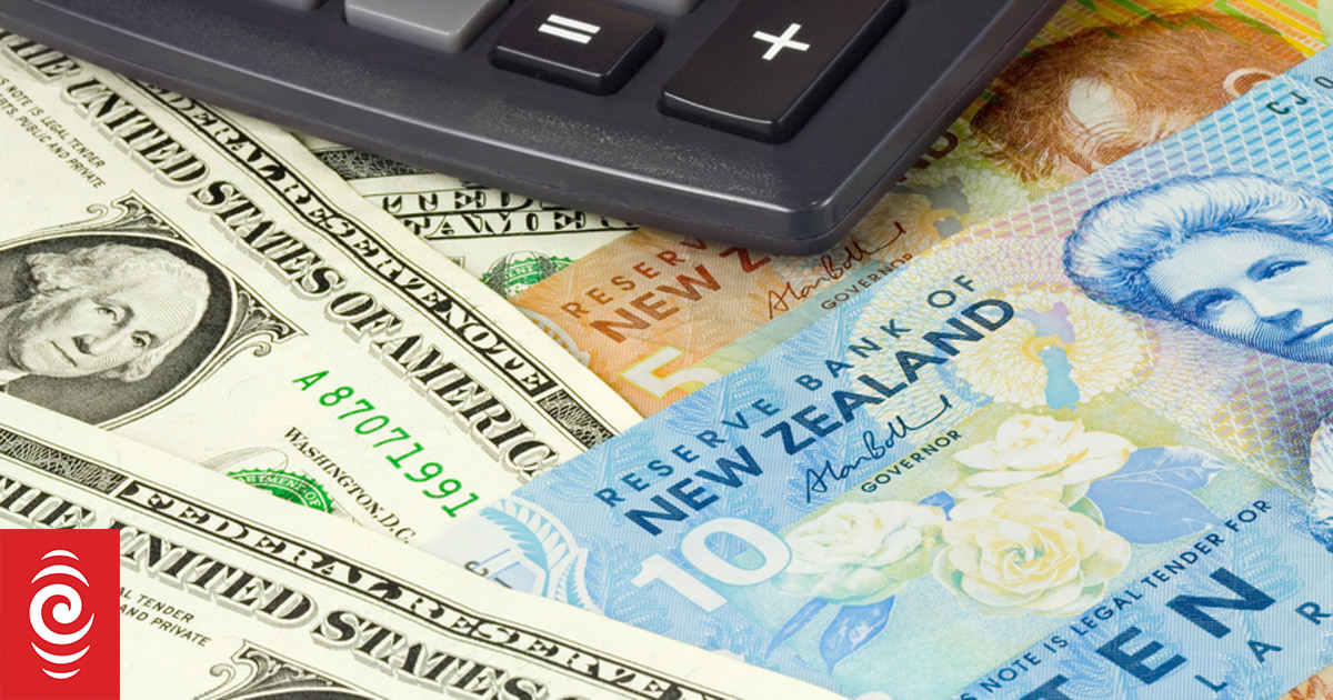 Dollar falls in response to inflation data | RNZ News
