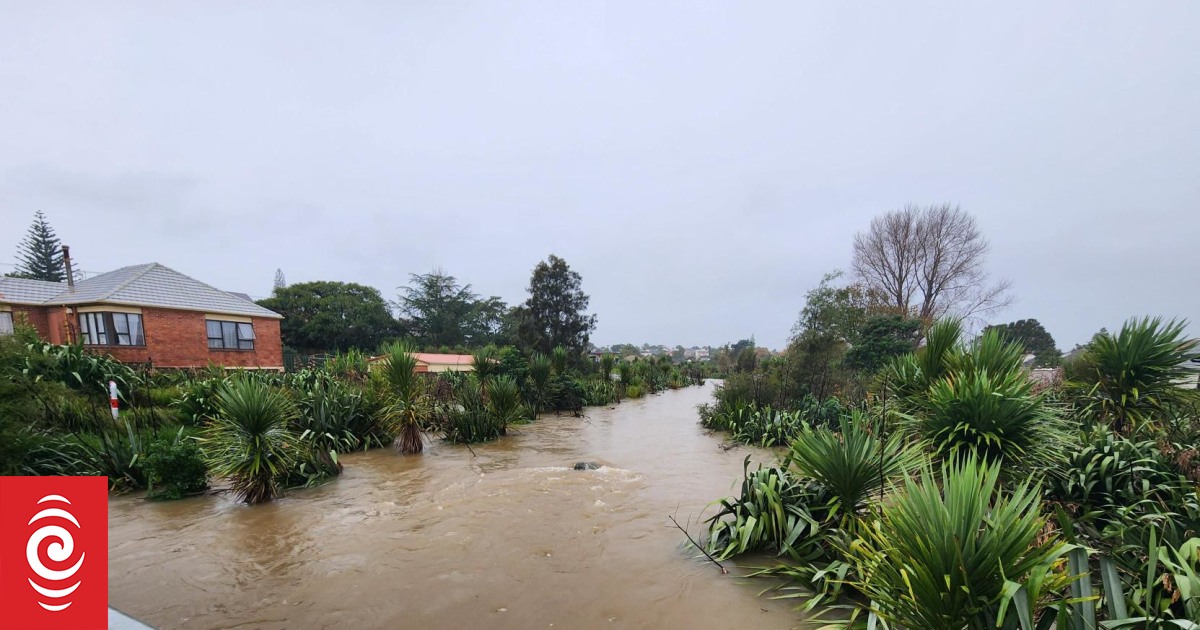 Weather updates: Heavy rain causes havoc in Auckland, Northland | RNZ News