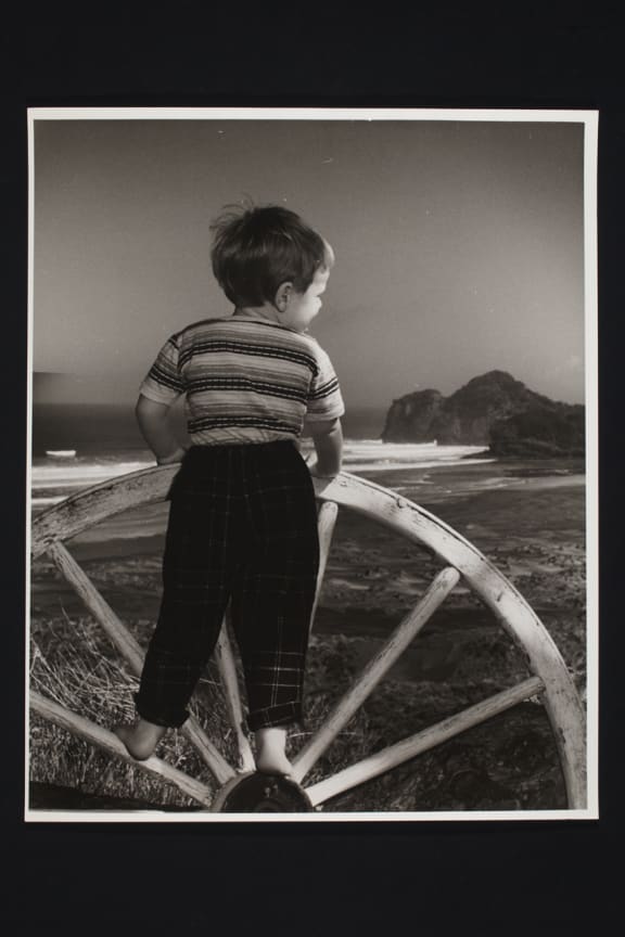 Pioneering Kiwi nature photographer Olaf Petersen | RNZ