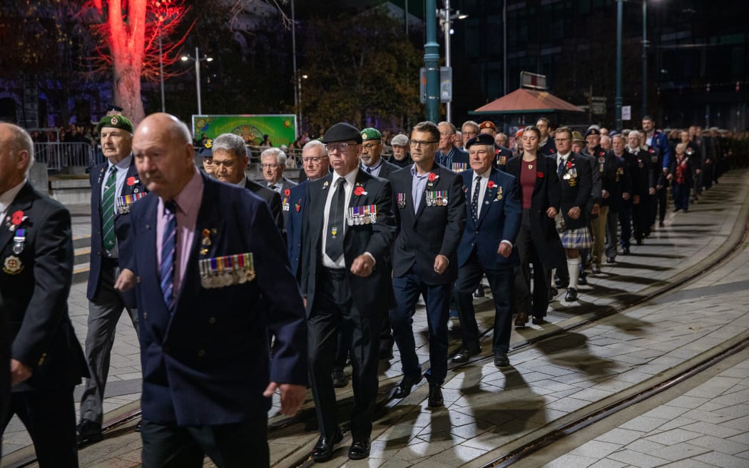 In pictures: Anzac Day marked at dawn services across NZ | RNZ News