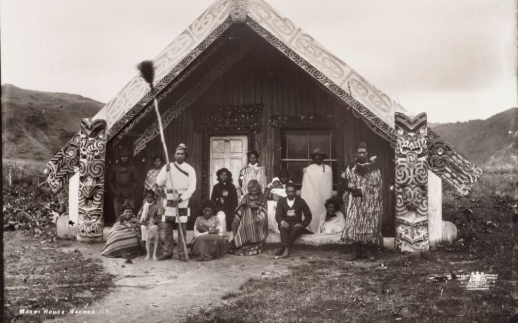 Return of Hinemihi carvings from London a step closer | RNZ News